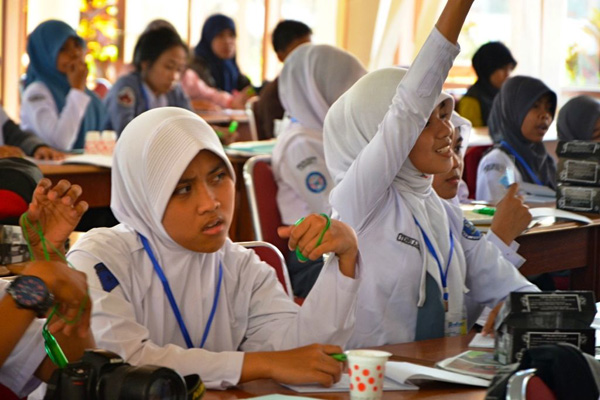 Kala Siswa SMU Sulsel Belajar Lingkungan Lewat Mading 3D