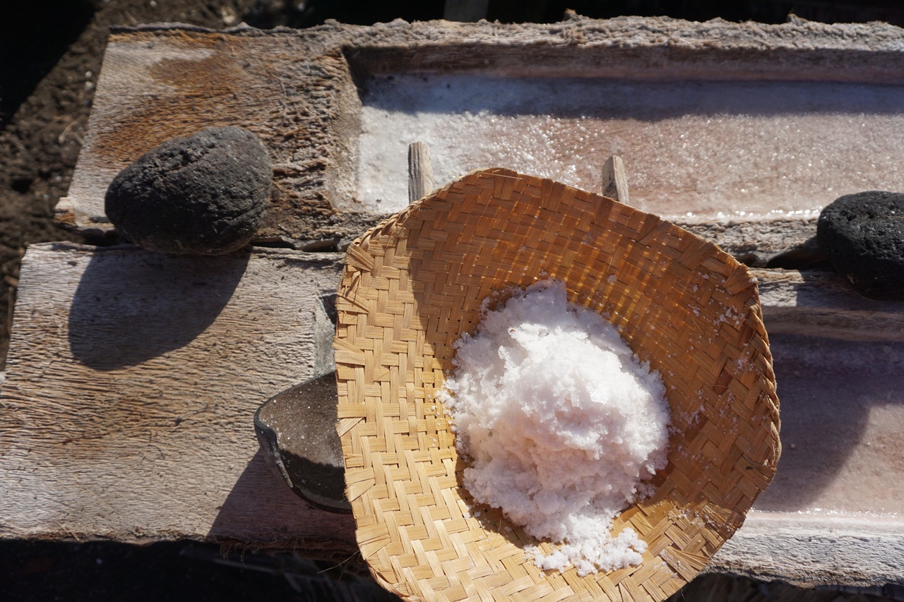 Asyiknya Merasakan Kemerdekaan Bersama Petani Garam