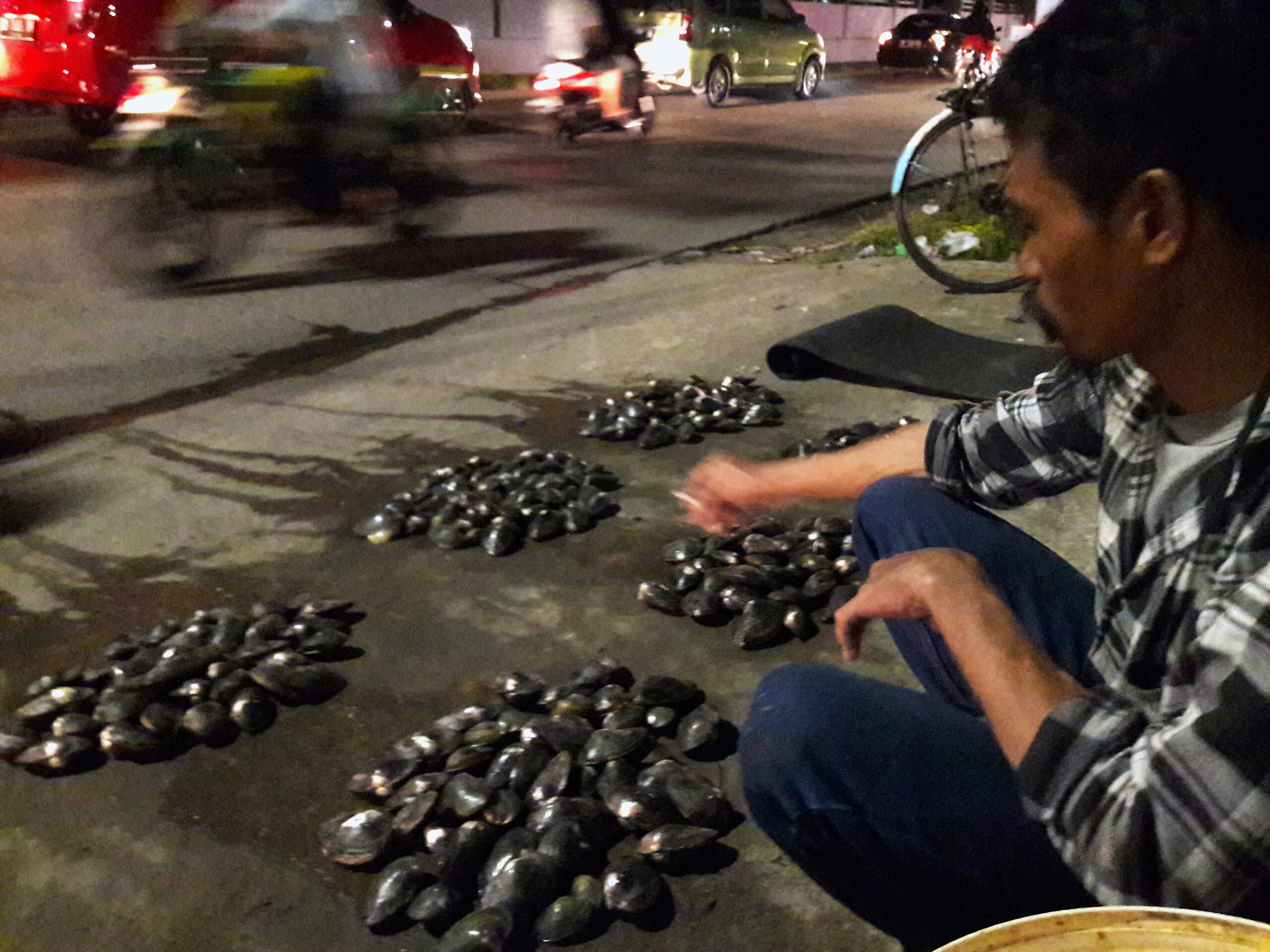 Tak Ada Lagi Kerang di Pesisir Makassar