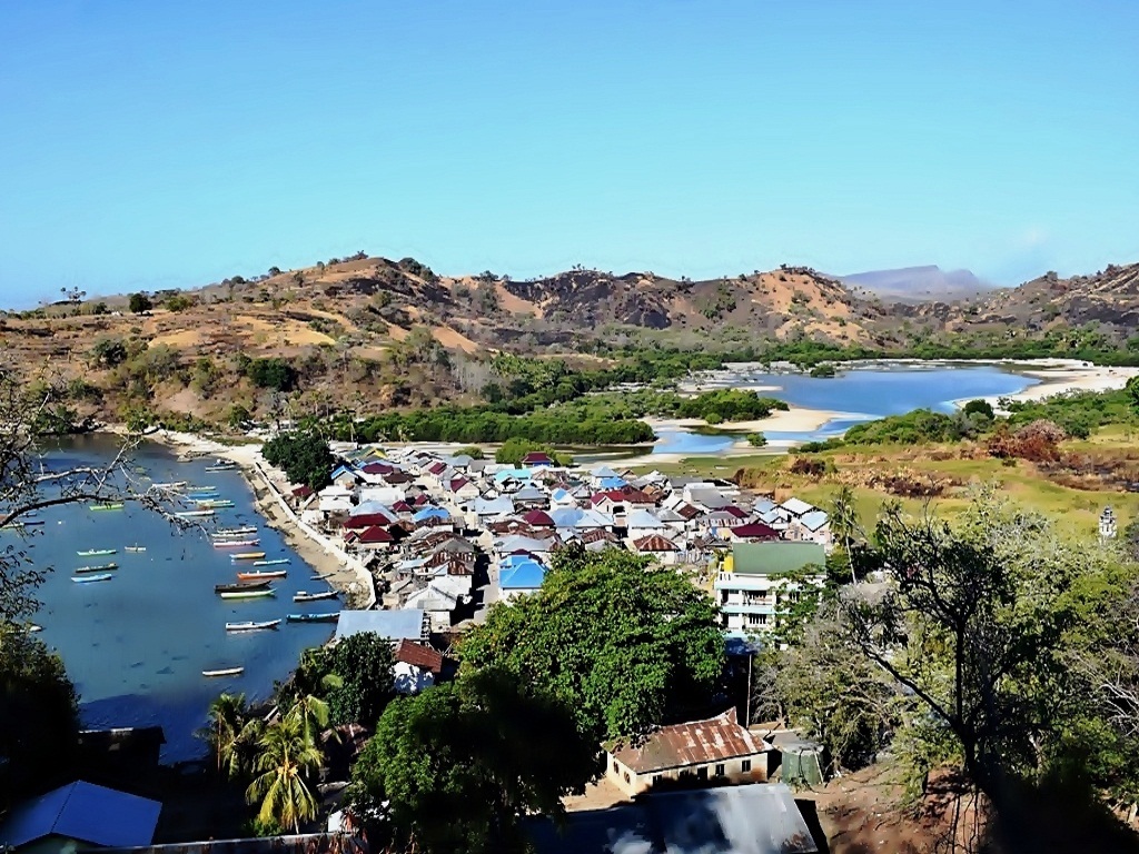 Menikmati Jejak Kejayaan Kerajaan Adonara dan Danau Kota Kaya