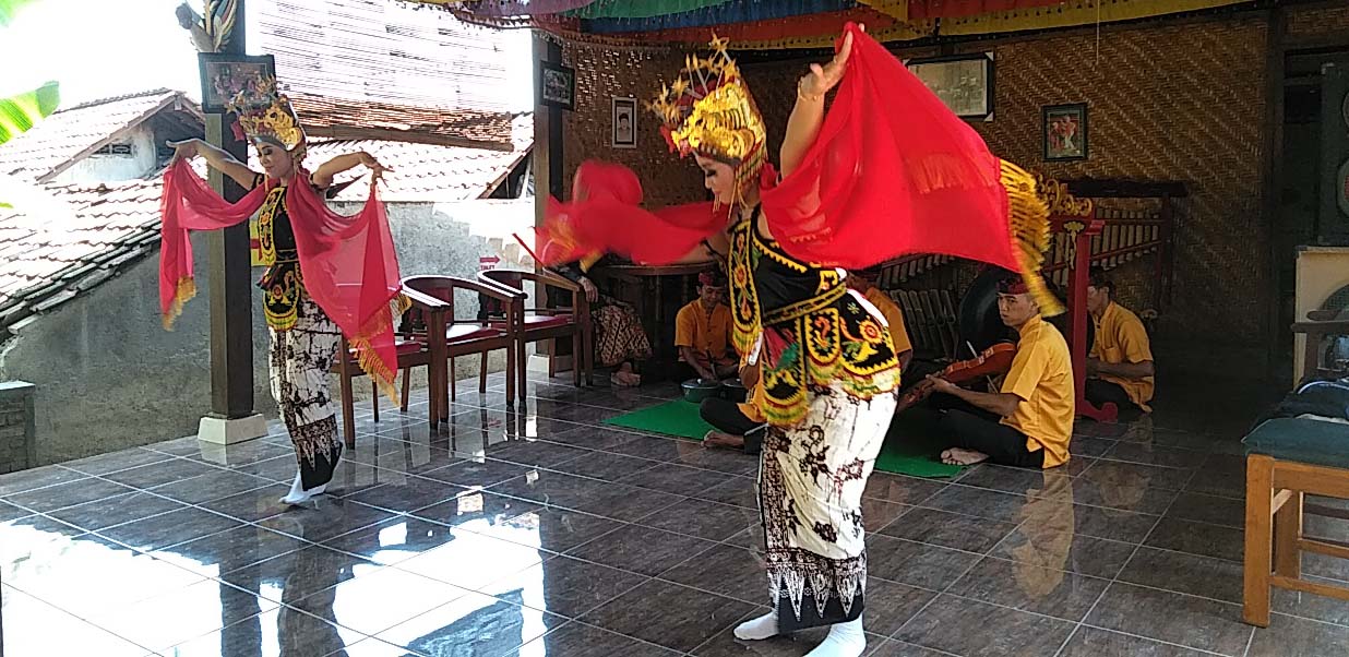 Merawat Tradisi Leluhur Orang Osing