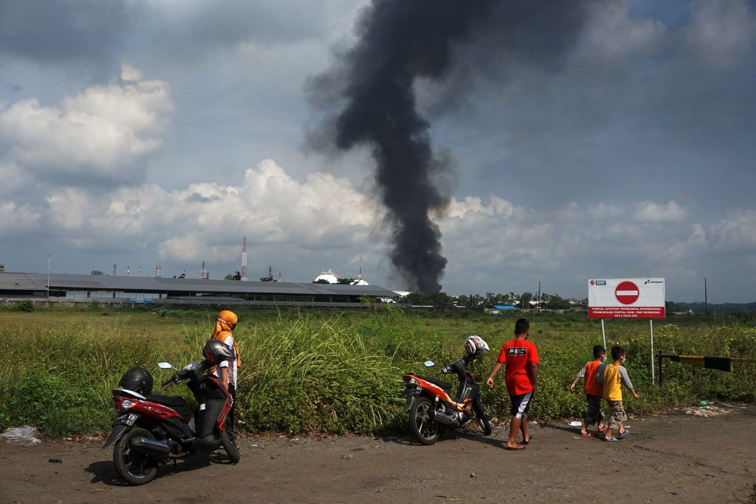 Dampak Kebakaran Pertamina, Sumur Warga Tercemar, Ini yang Dilakukan