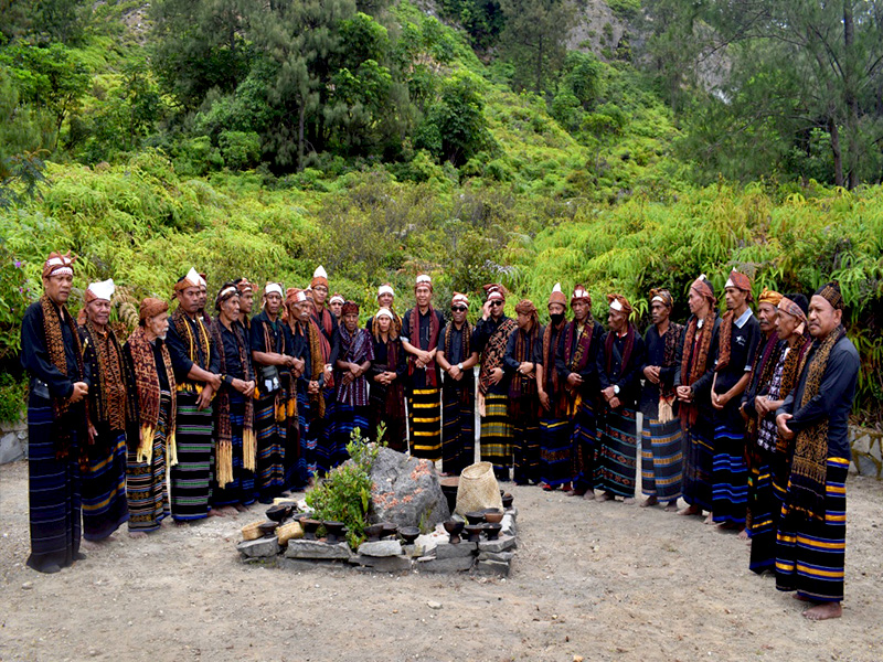 Ritual Pati Ka, Kearifan Masyarakat Adat Lio Menjaga Kelestarian Danau ...