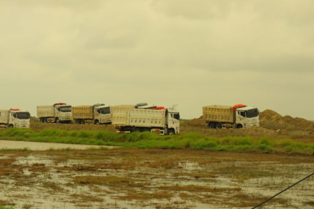 Warga Muncung Protes Penimbunan Sungai