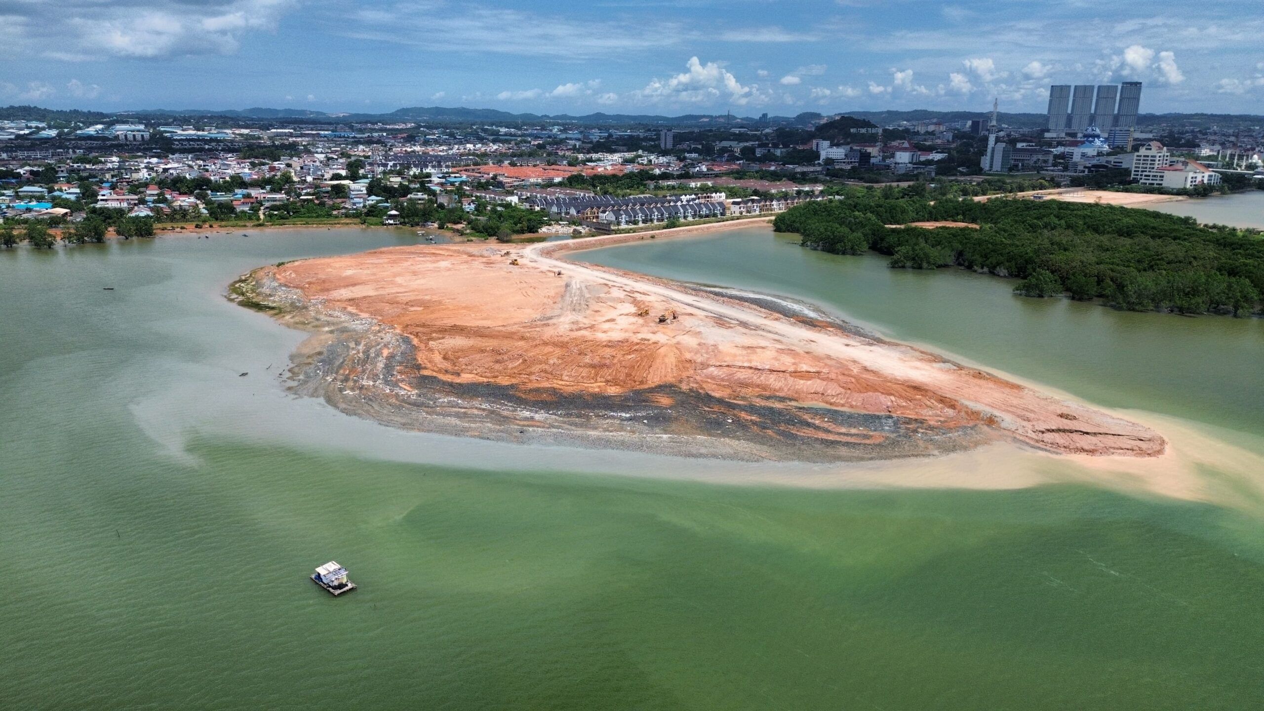 Mengapa Reklamasi Ilegal di Batam Terus Terjadi?